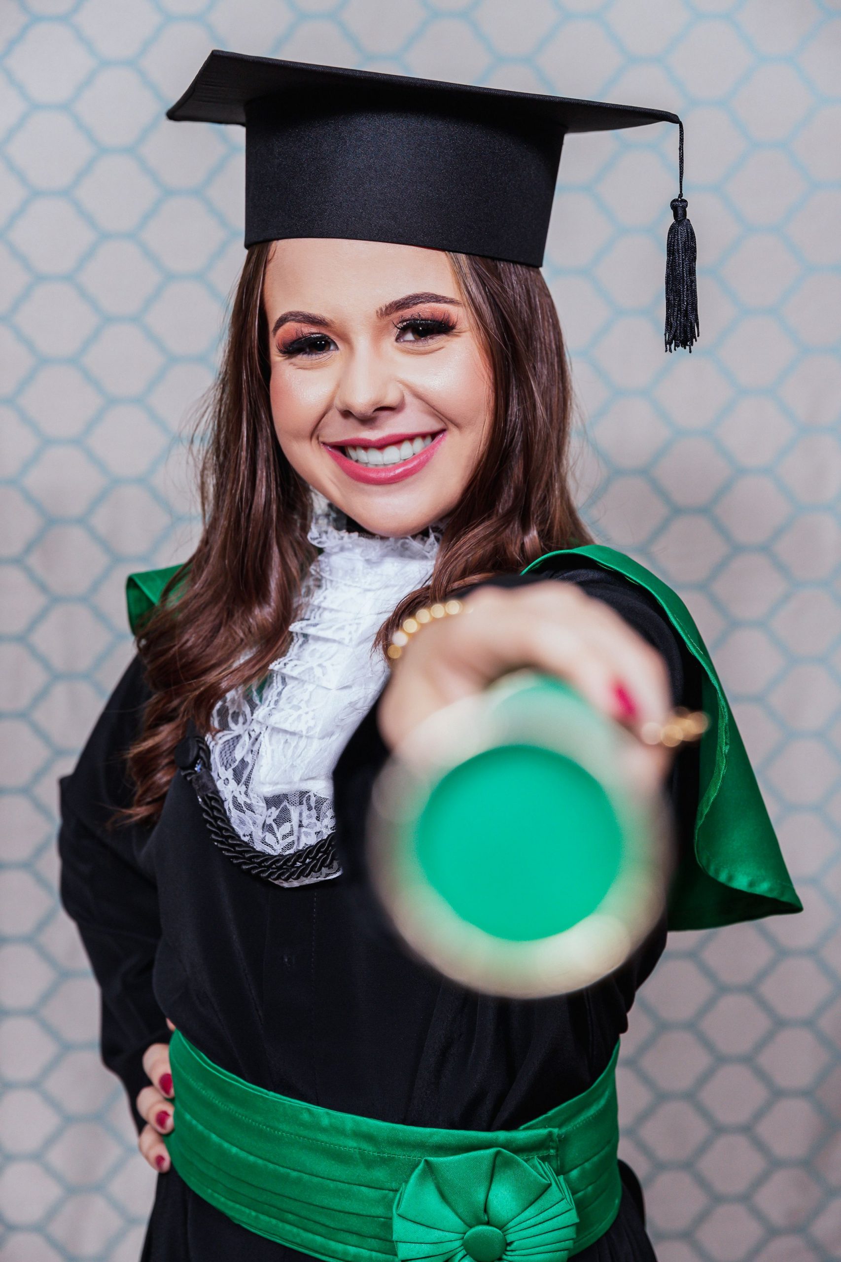 20 Inspirações para fotos com Beca de Formatura - Bora Formar