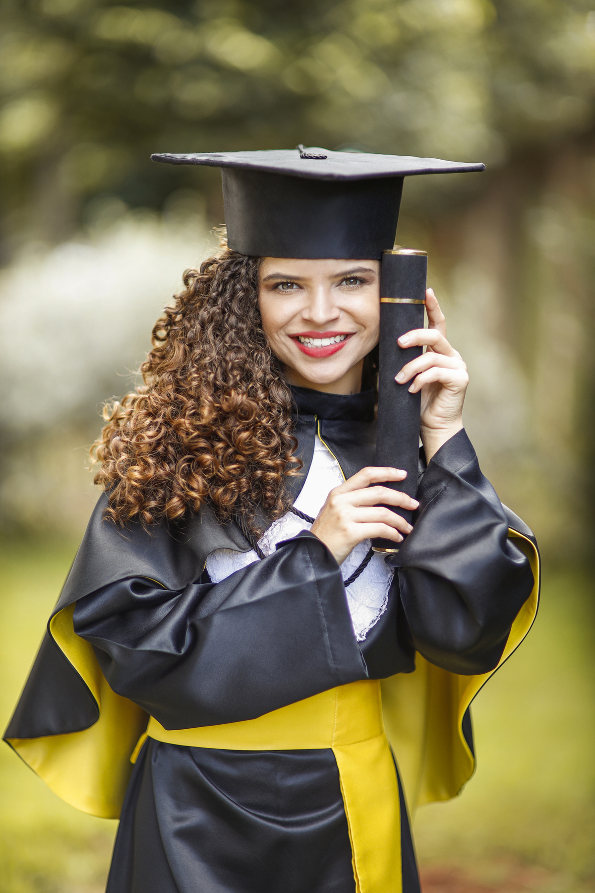 20 Inspirações para fotos com Beca de Formatura - Bora Formar