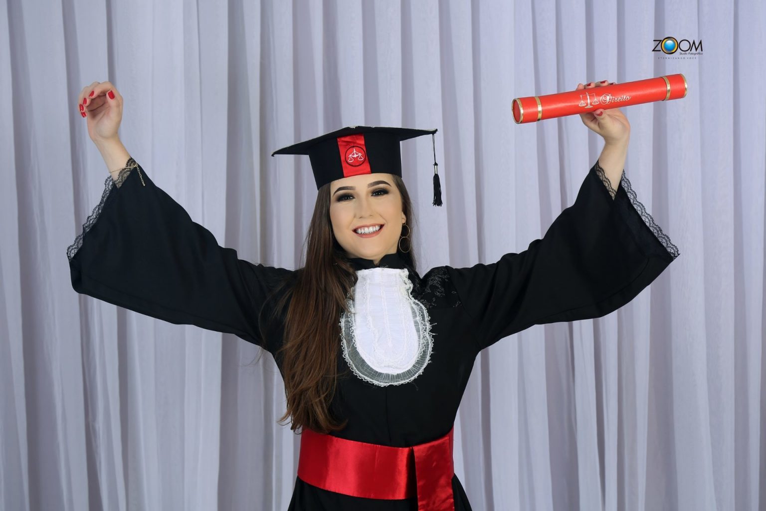 20 Inspirações para fotos com Beca de Formatura - Bora Formar